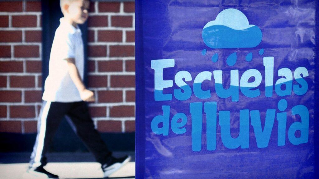 ¡Increíble! “Escuelas de Lluvia” capta hasta 290 mil litros de agua en ...